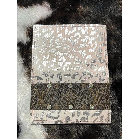 Keep It Gypsy | Bags | New Keep It Gypsy Full Stripe Wallet In Silver ...